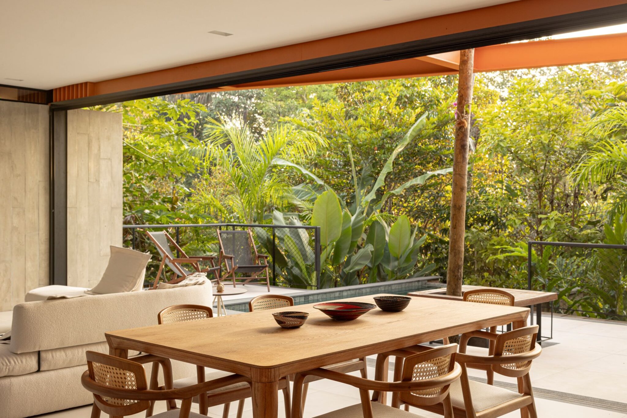 Huisbezoek: deze woning flirt met het Amazonewoud!